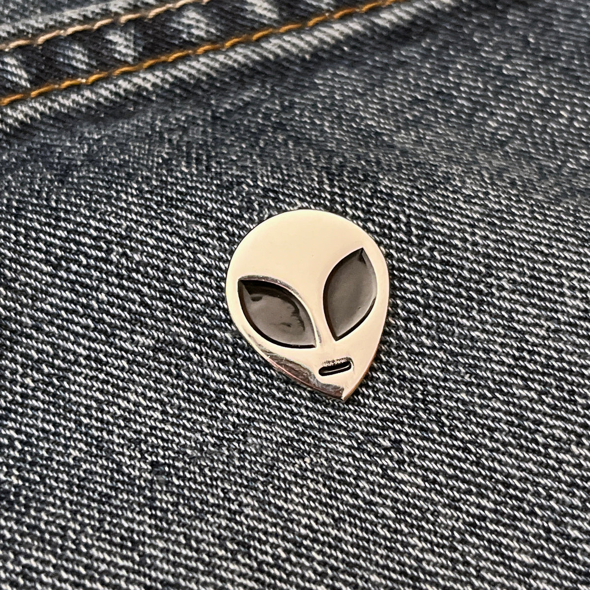 Quality Metal & Enamel Alien Head Pin Badge with Secure Locking Back ...