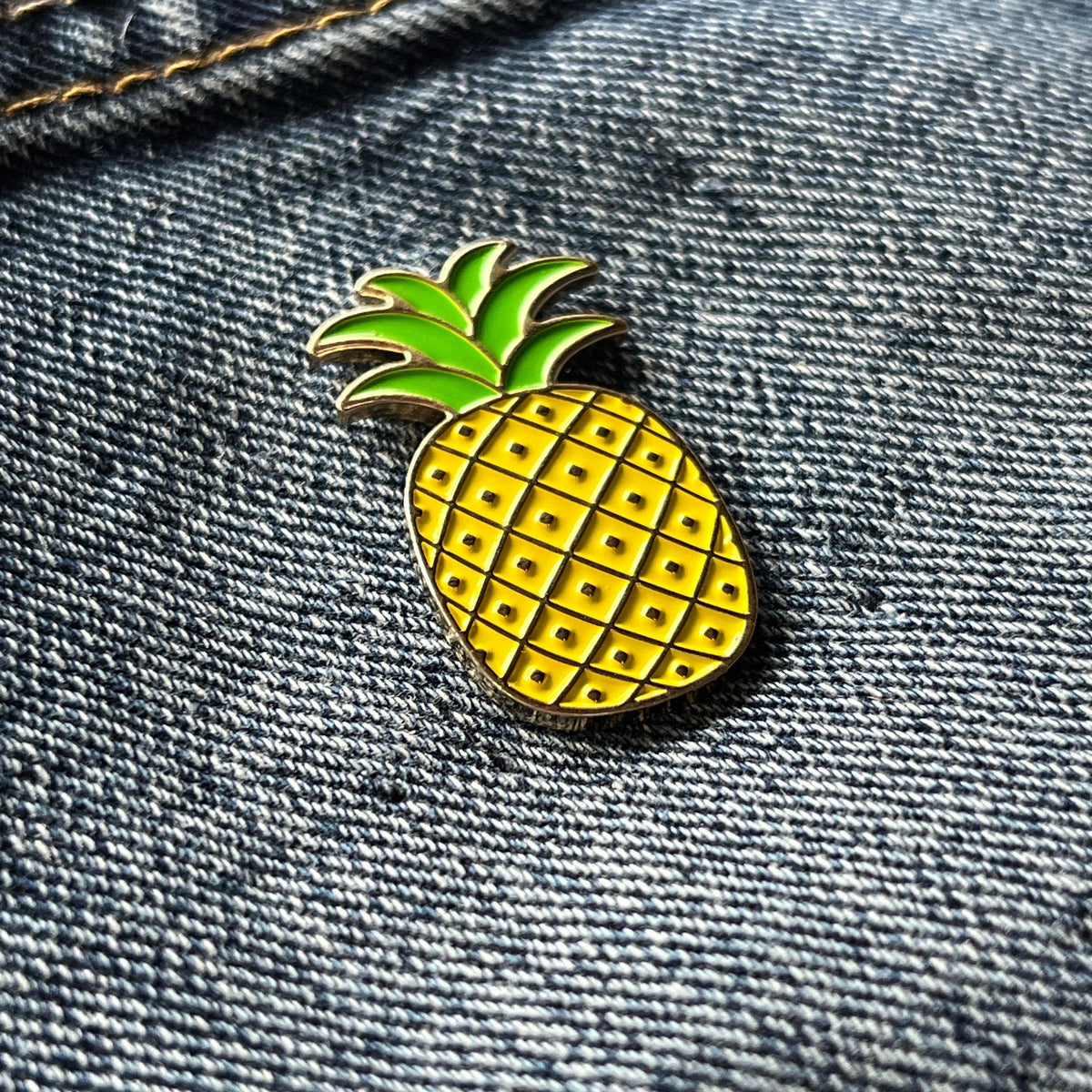 Metal & Enamel Pineapple Pin Badge with Secure Locking Back – PATCHERS