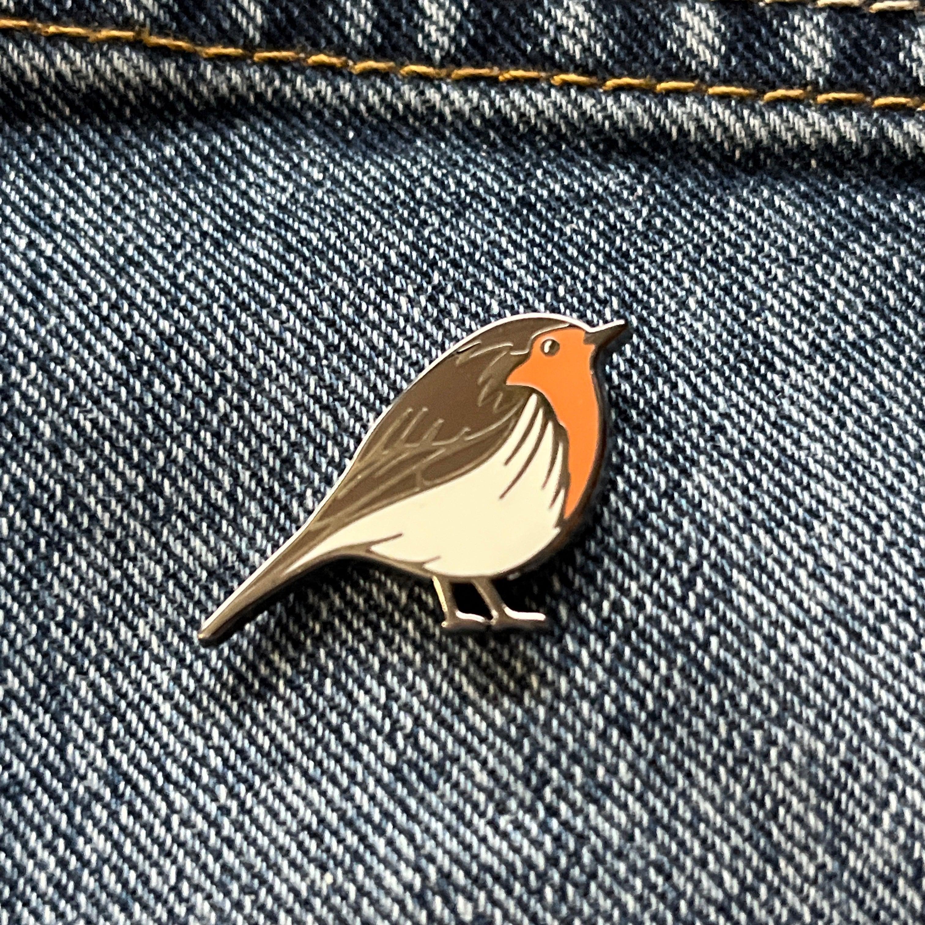 Metal & Hard Enamel Robin Red Breast Bird Pin Badge with Locking Back ...