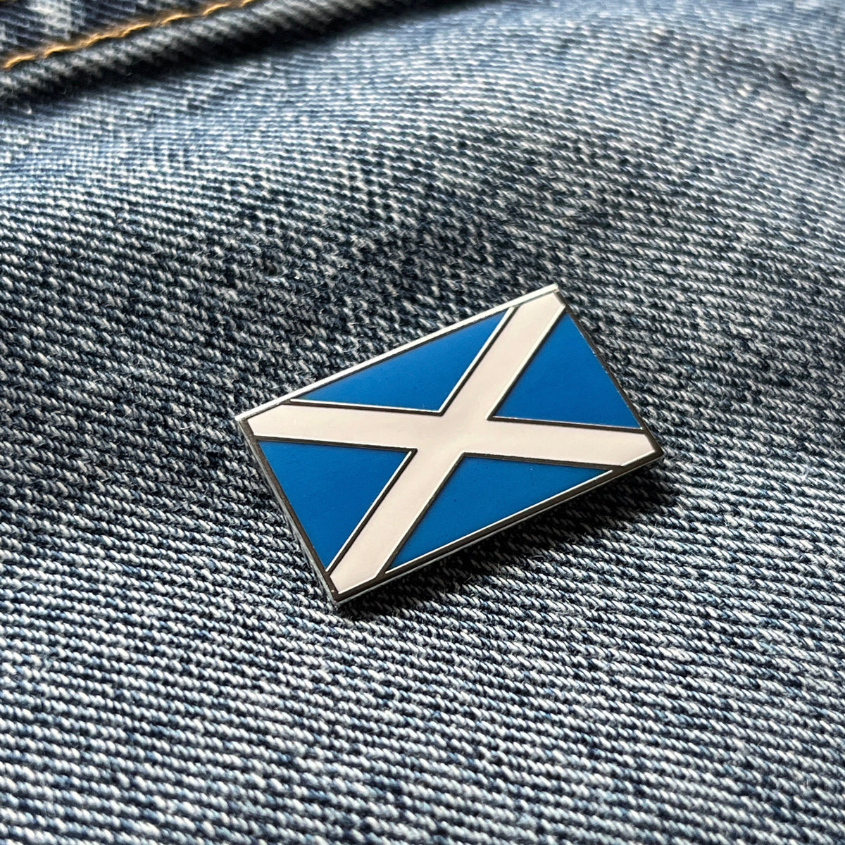 Metal & Hard Enamel Scotland Flag Pin Badge with Secure Locking Back ...